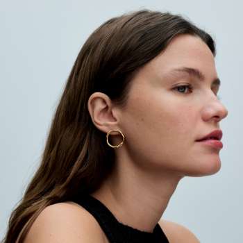 Cercei cu știft în formă de inimă cu piatră triplă | Site-ul oficial al ...