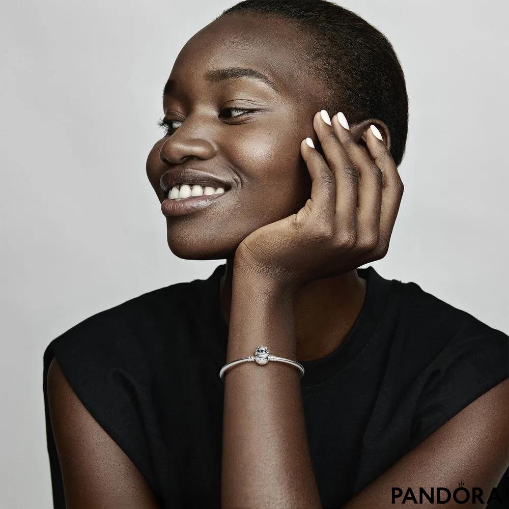 Brățară fixă cu închizătoare Pandora Moments cu Stitch de la Disney ...